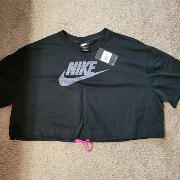 Nike | Tops | Nwt Black Nike Crop Top | Poshmark